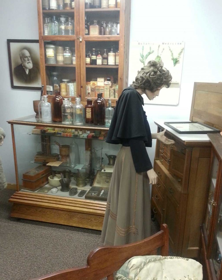 Military History, Colonial Medical & Lumberman tools | QCM